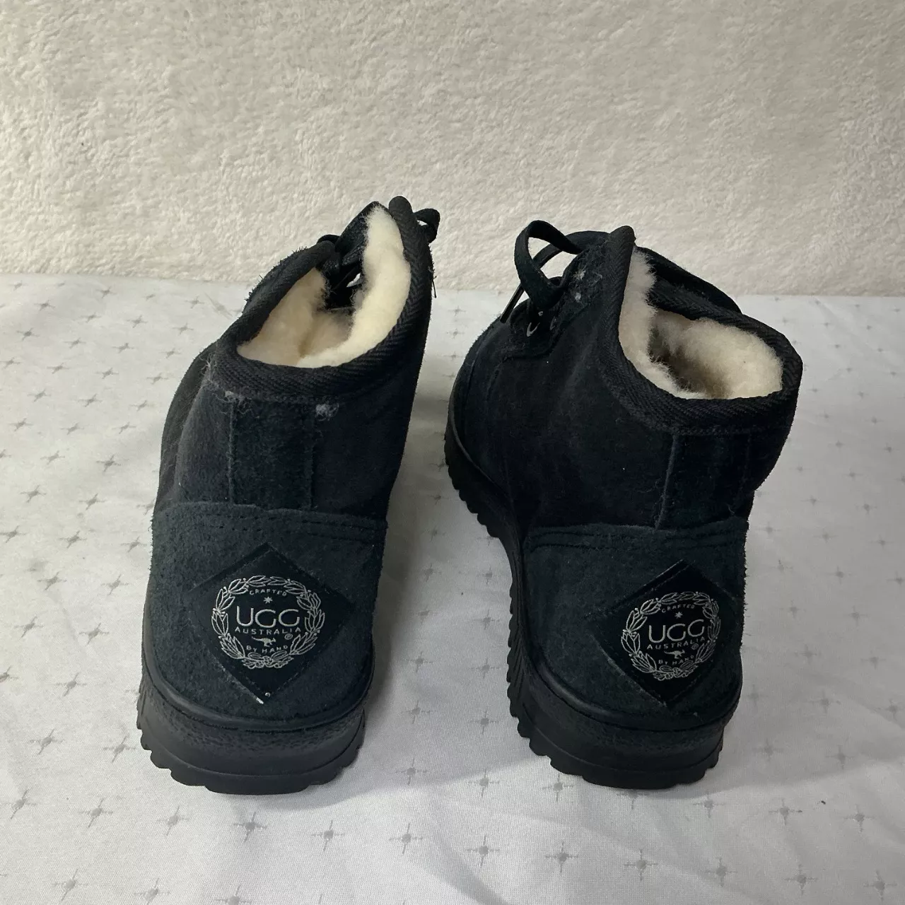 UGG Luda Womens Size 8 Black / Cream Sheepskin Lace up Boots - Used ...