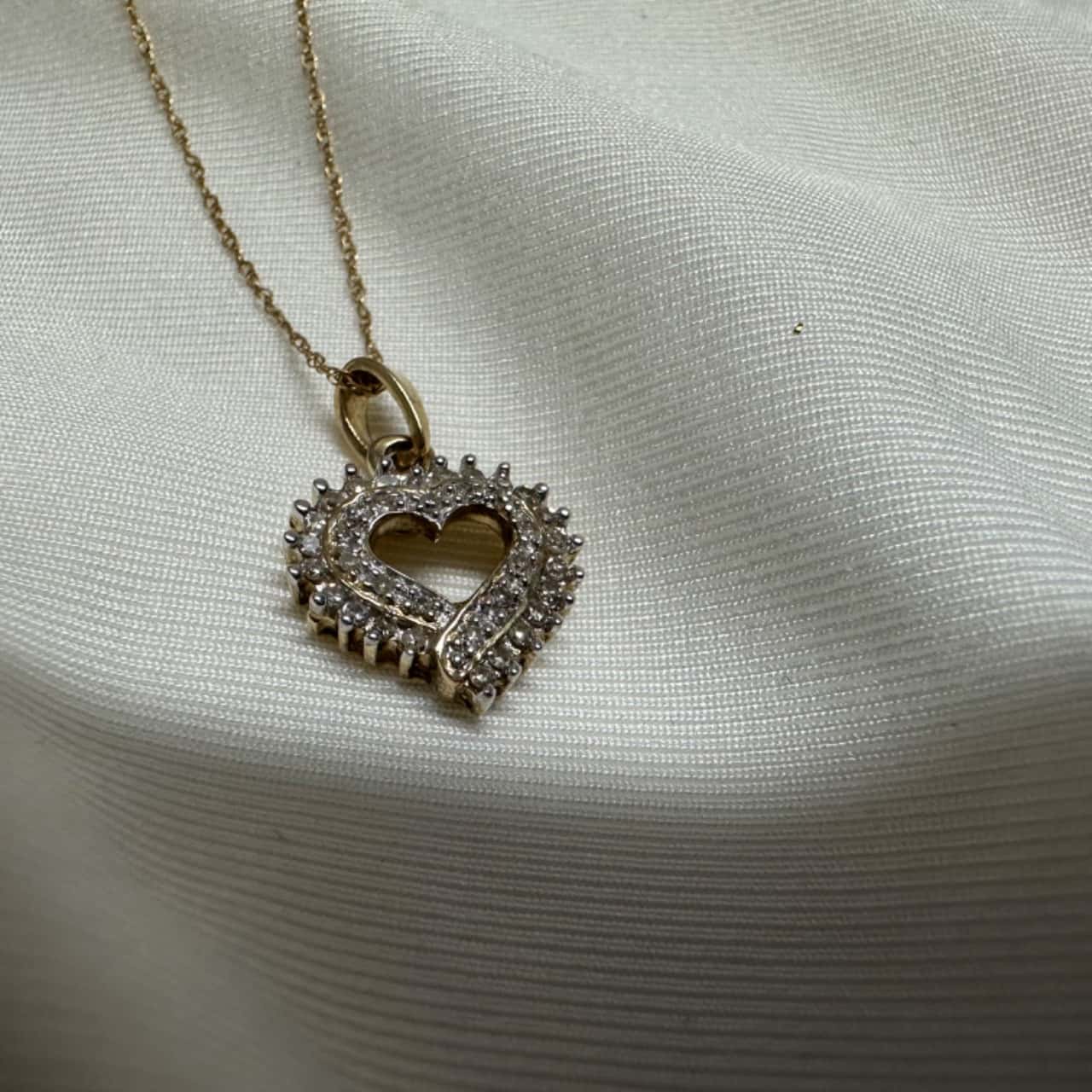 10ct Gold Diamond Heart Pendant with 10ct Gold Necklace (s)