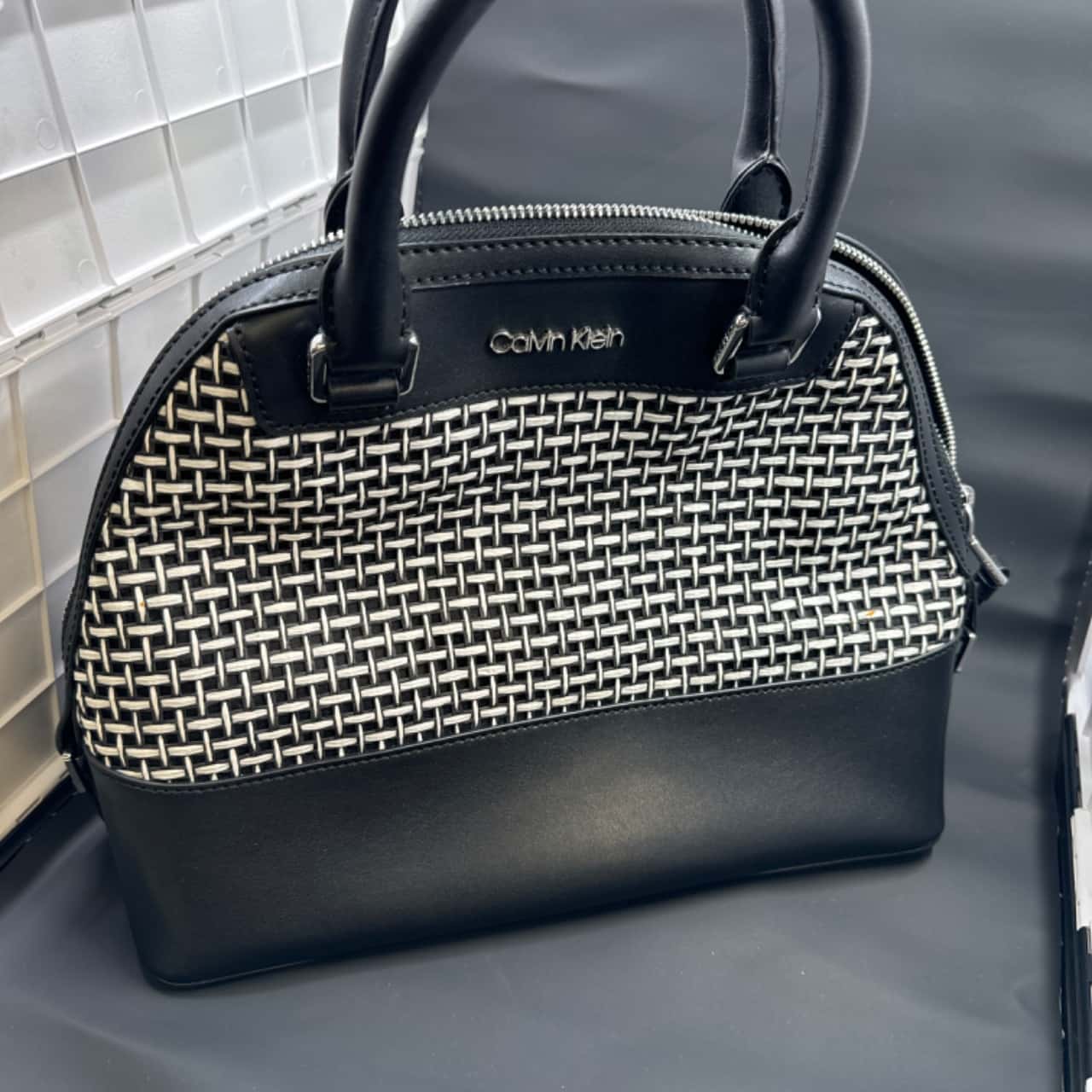 Calvin Klein handbag missing strap (s)