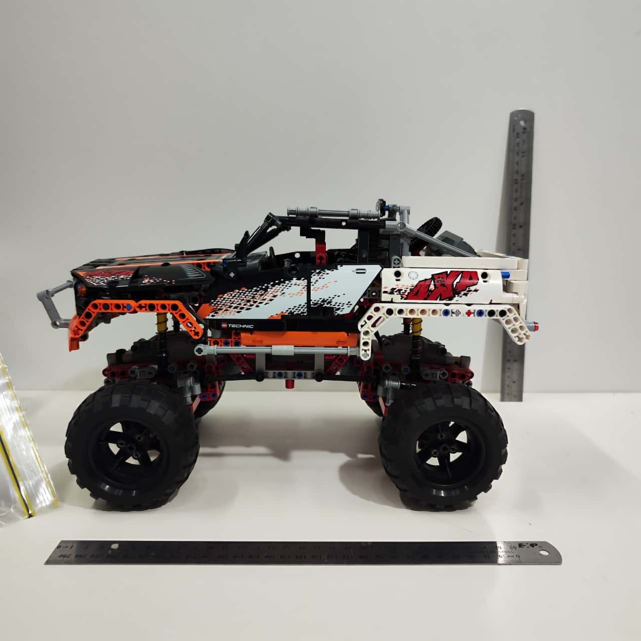 Lego 9398 4x4 Crawler Assembled with Booklet