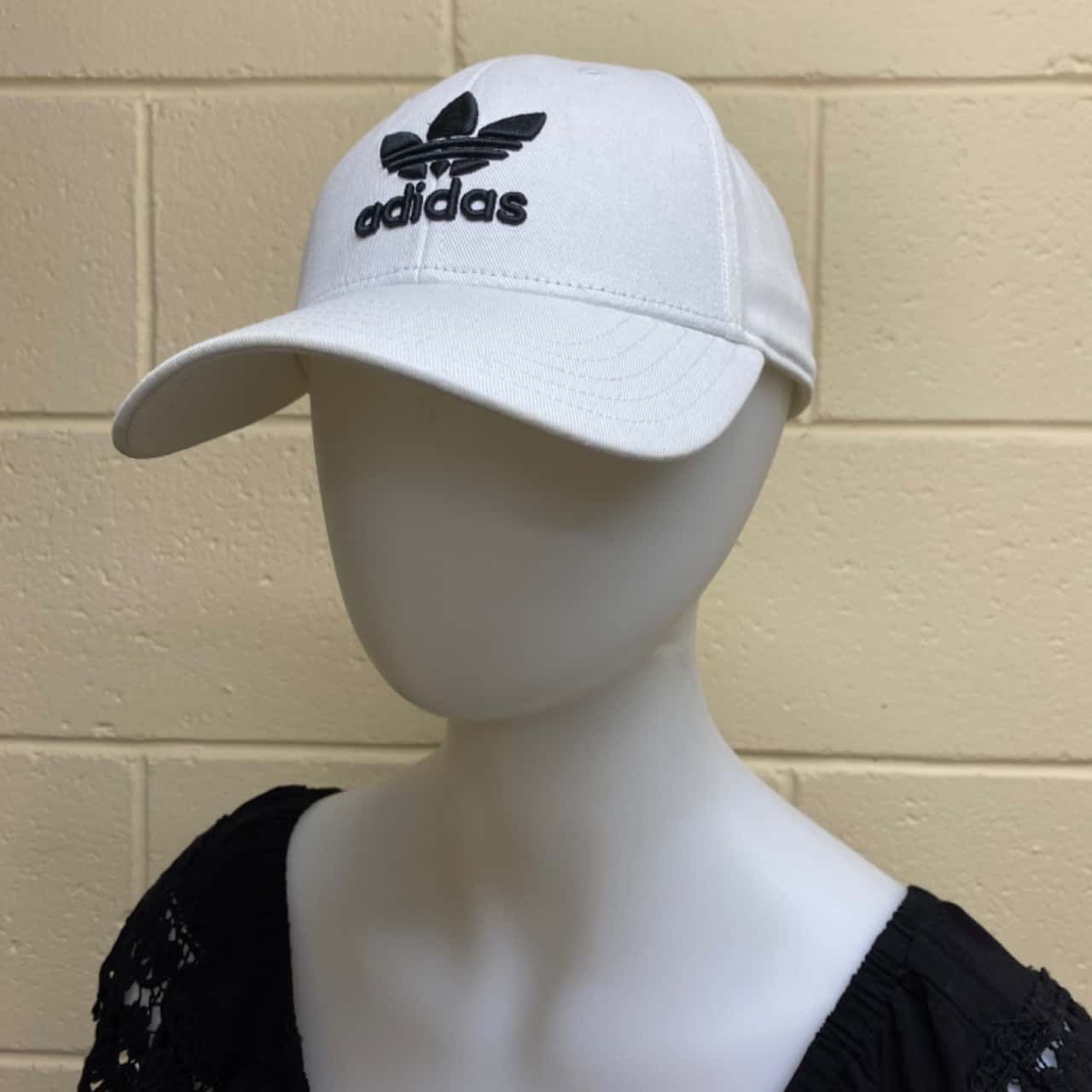 6x Assorted Hats (s)