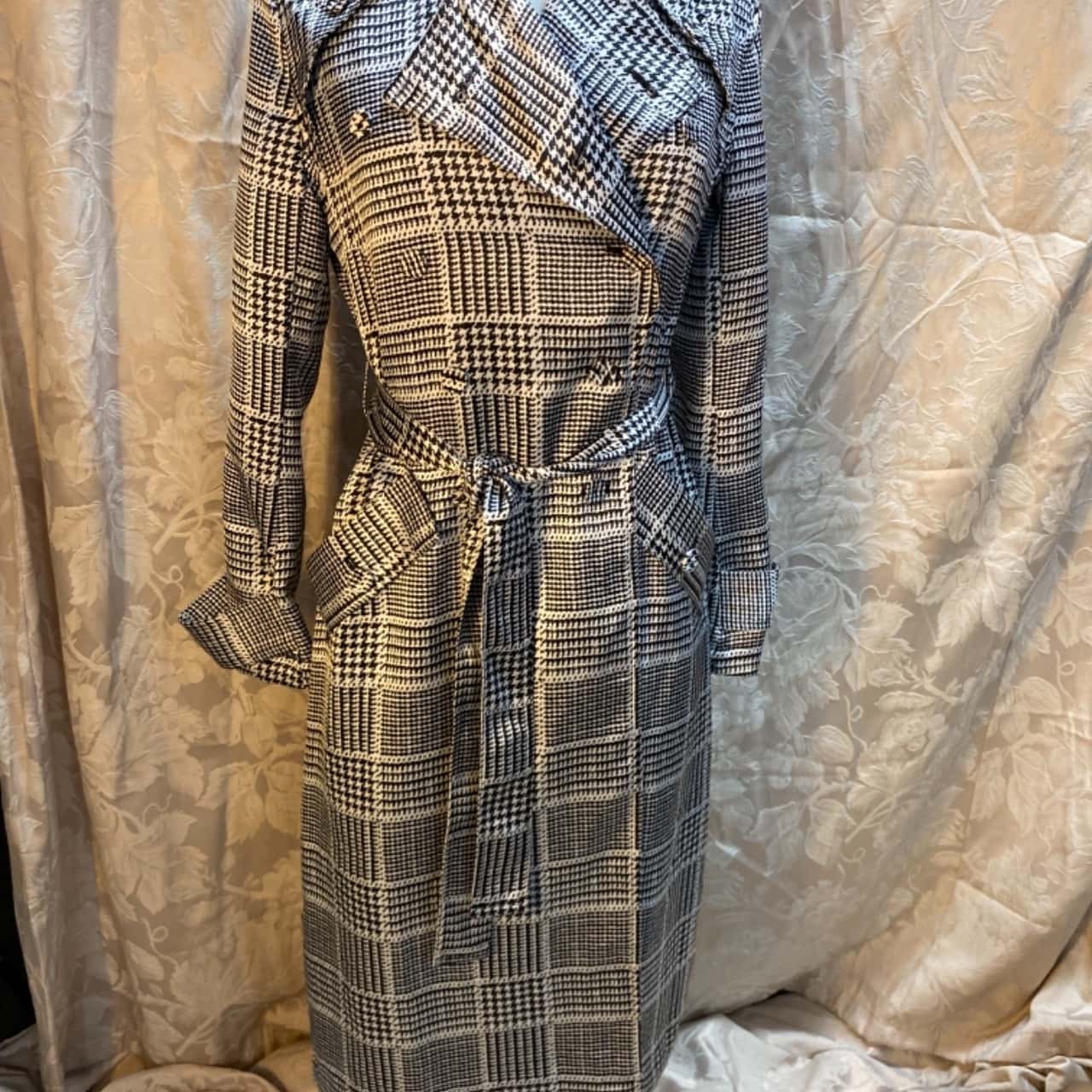 Womens Size 6 Trench Coat Black / White (s)