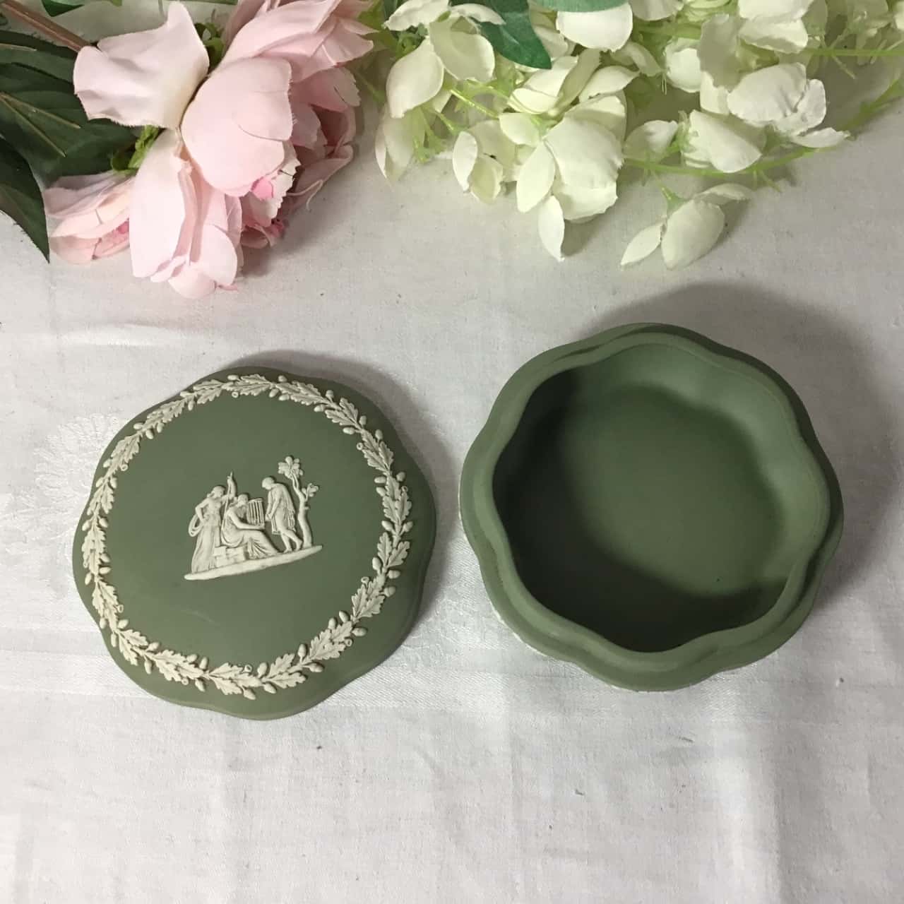Wedgwood Jasperware Sage Green / White Pattern Scalloped Edge Trinket ...