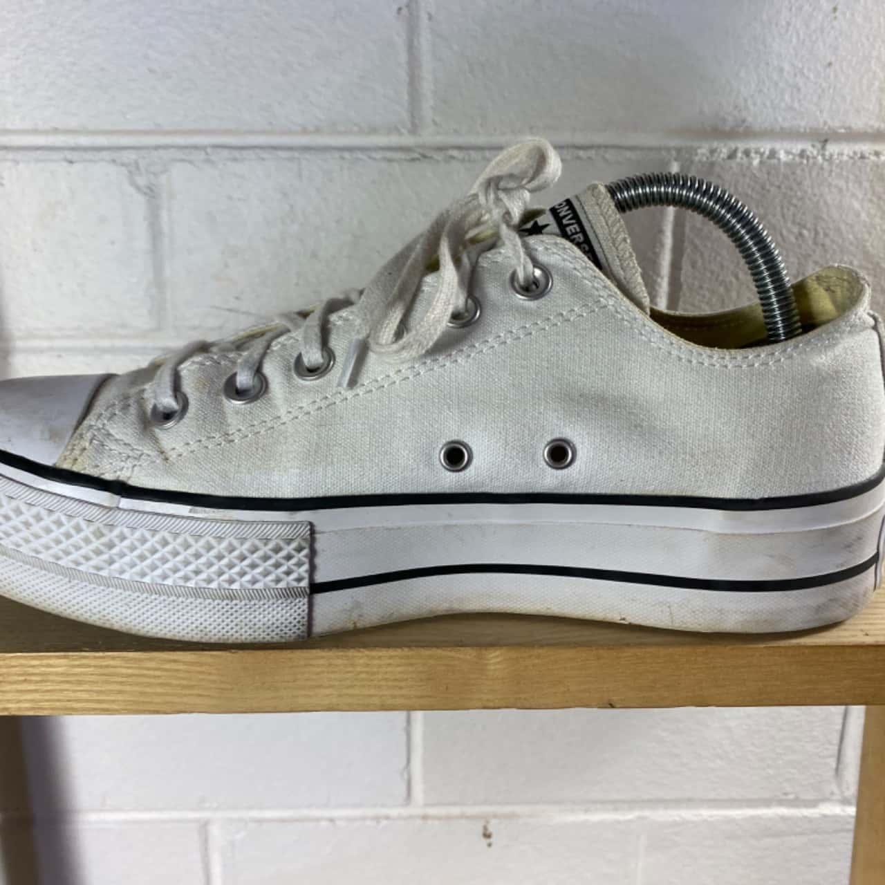 Converse Womens Platform CTAS Low Sneakers Size 7 / 9 White (s)