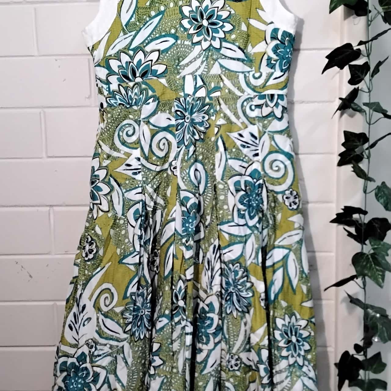 Peruna Womens Size 12 Sleeveless Dress Green (s)