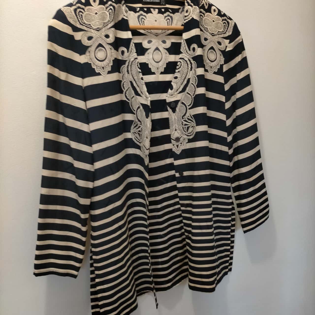 Louise Feraud Size 8 Long Sleeve Cream / Navy Blue Silk Blouse / Open ...