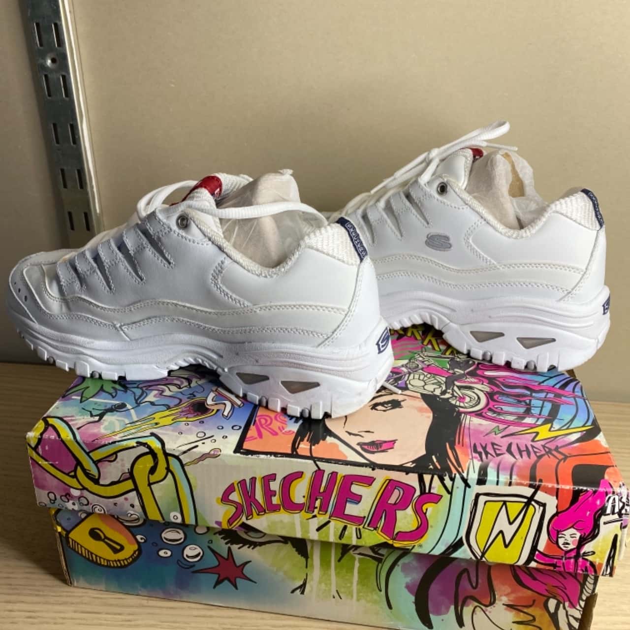 Skechers Womens Size 9 White Sneakers(s) - Used Good | Salvos Stores