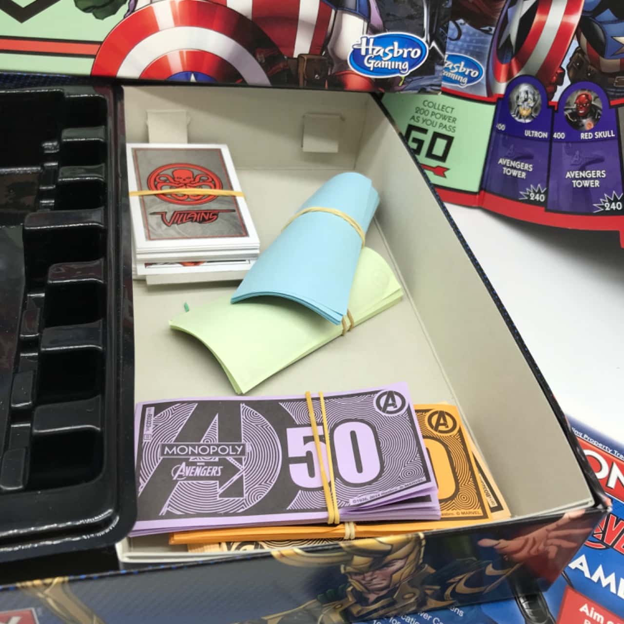 Avengers Monopoly Hasbro Games 2014(s)