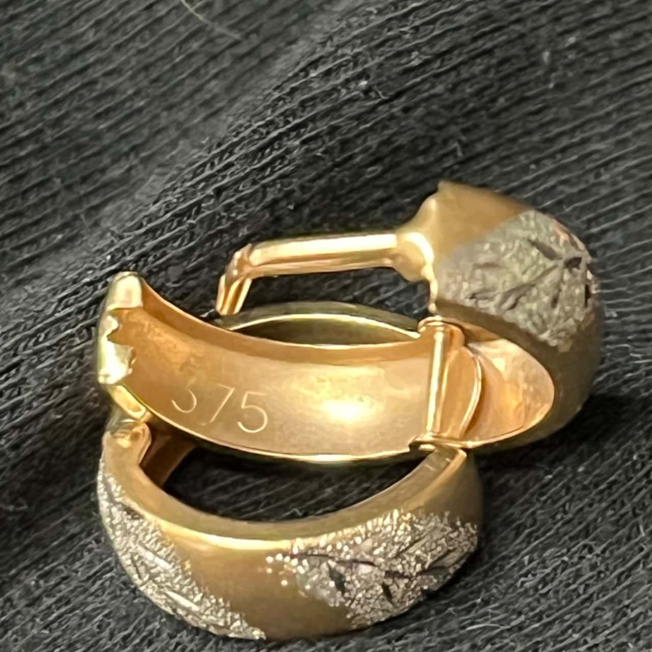 375 Stamped Gold Earrings With Vine Engraved Design(s)