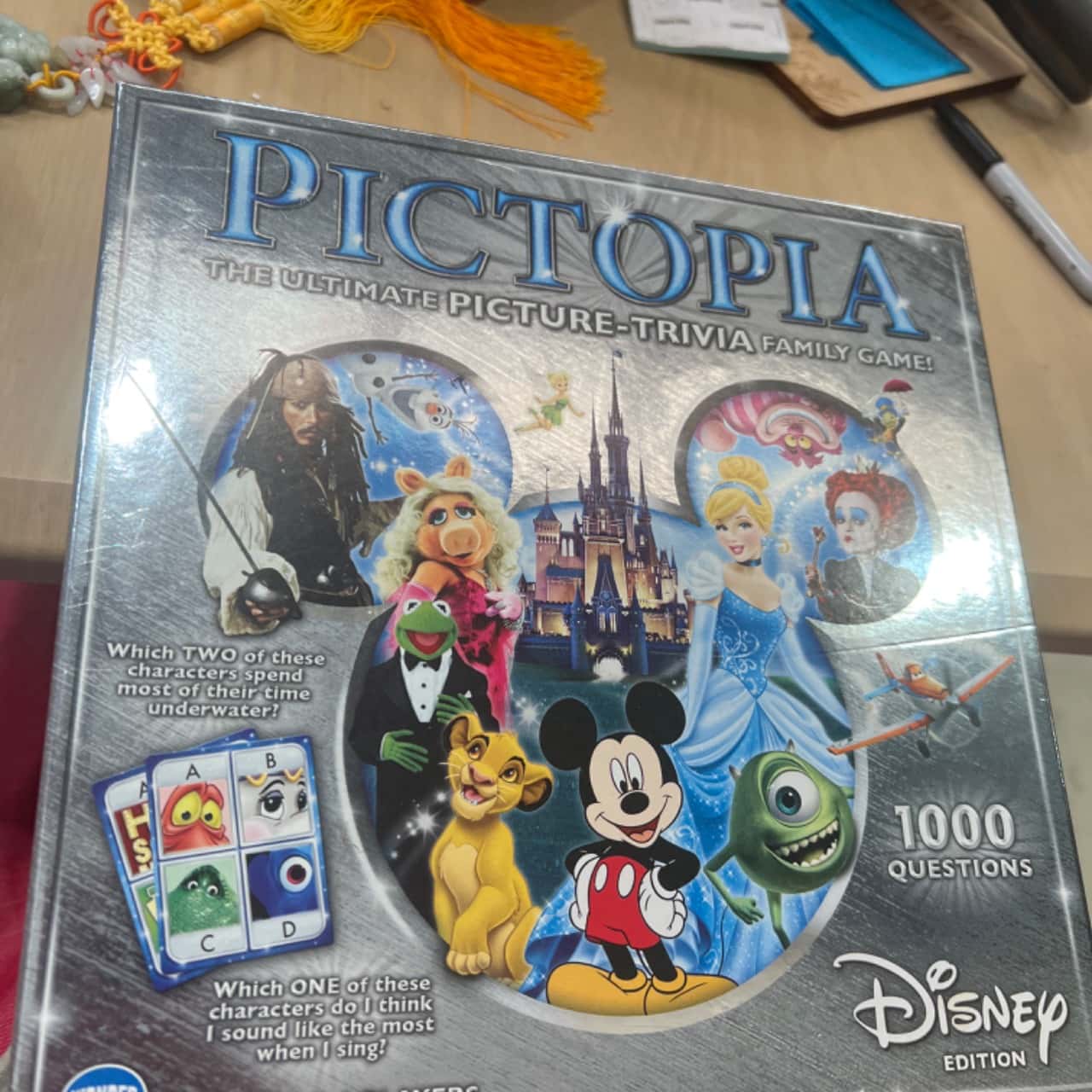 Pictopia The Ultimate Picture Trivia Family Game
