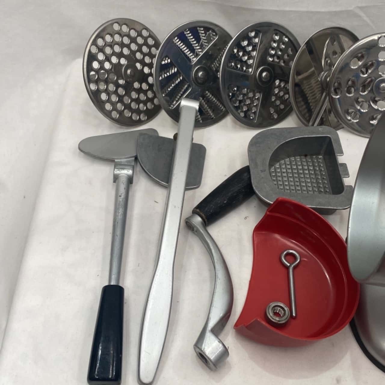 MANUAL FOOD GRINDER/SLICER/ PROCESSER with HAND CRANK & SUCTION MOUNT ...