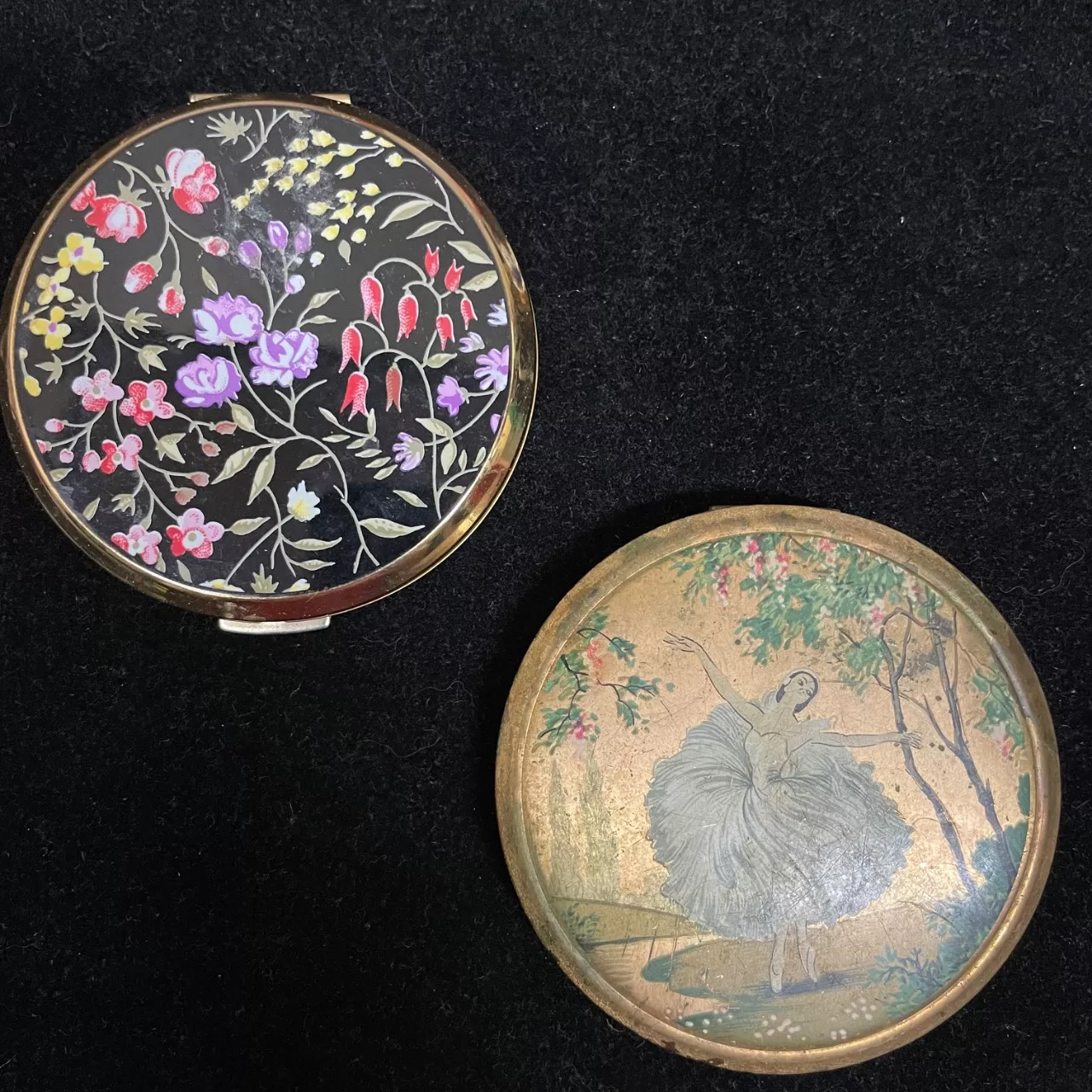 Lot of 2 Vintage Powder Compacts (s)
