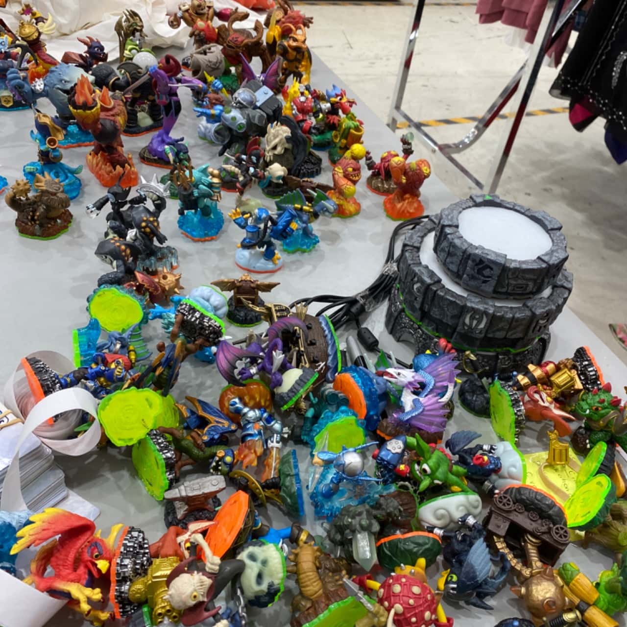 Set of Skylanders With 3 Portals