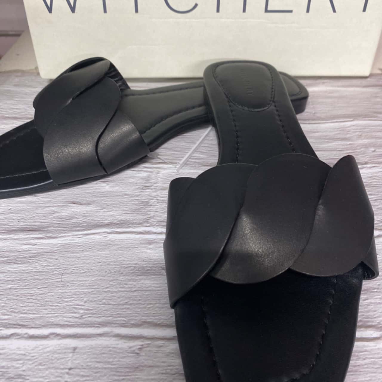 Witchery Womens Size 38 Black leather slides new (s)