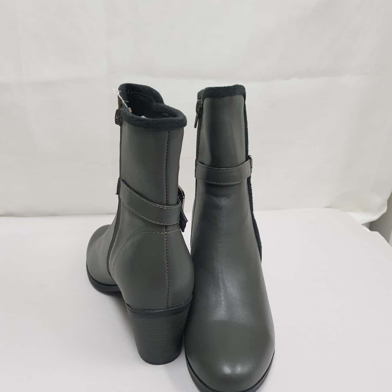 Jemma Size 37 Grey boots