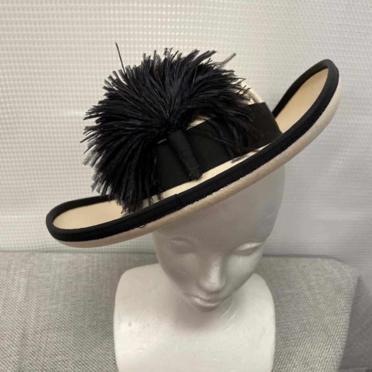 Michael Howard Hat 100% Wool Rolled Brim Miss Bierner Womens Black / Cream
