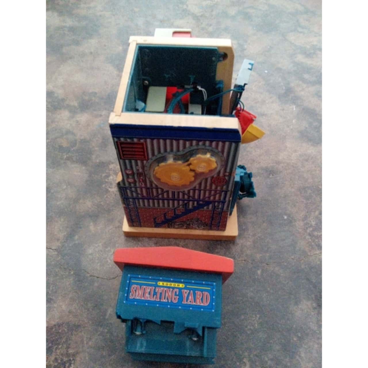 Thomas The Tank Engine TTTE Assorted Engines + Buildings