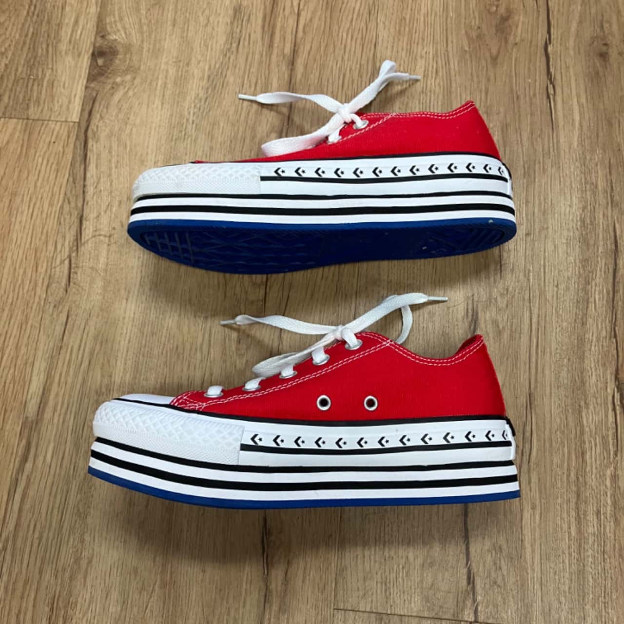 Converse Platform Shoes Size 6 Red (s)