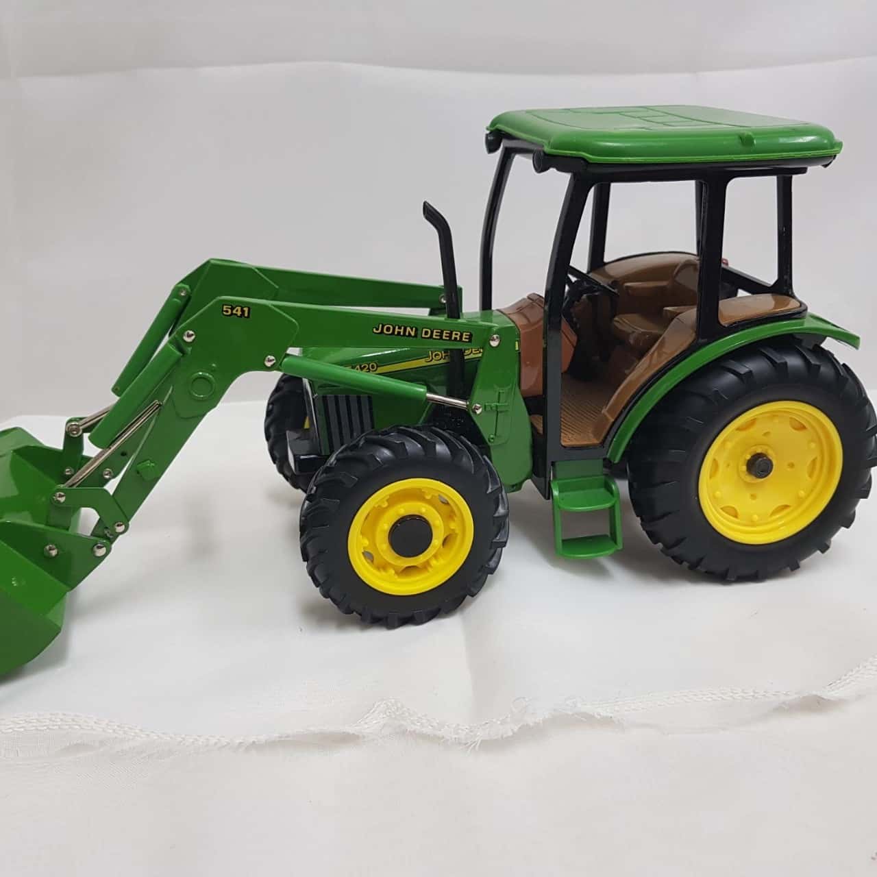 John Deere Green Metal Tractor with loader tray 340x170(s)