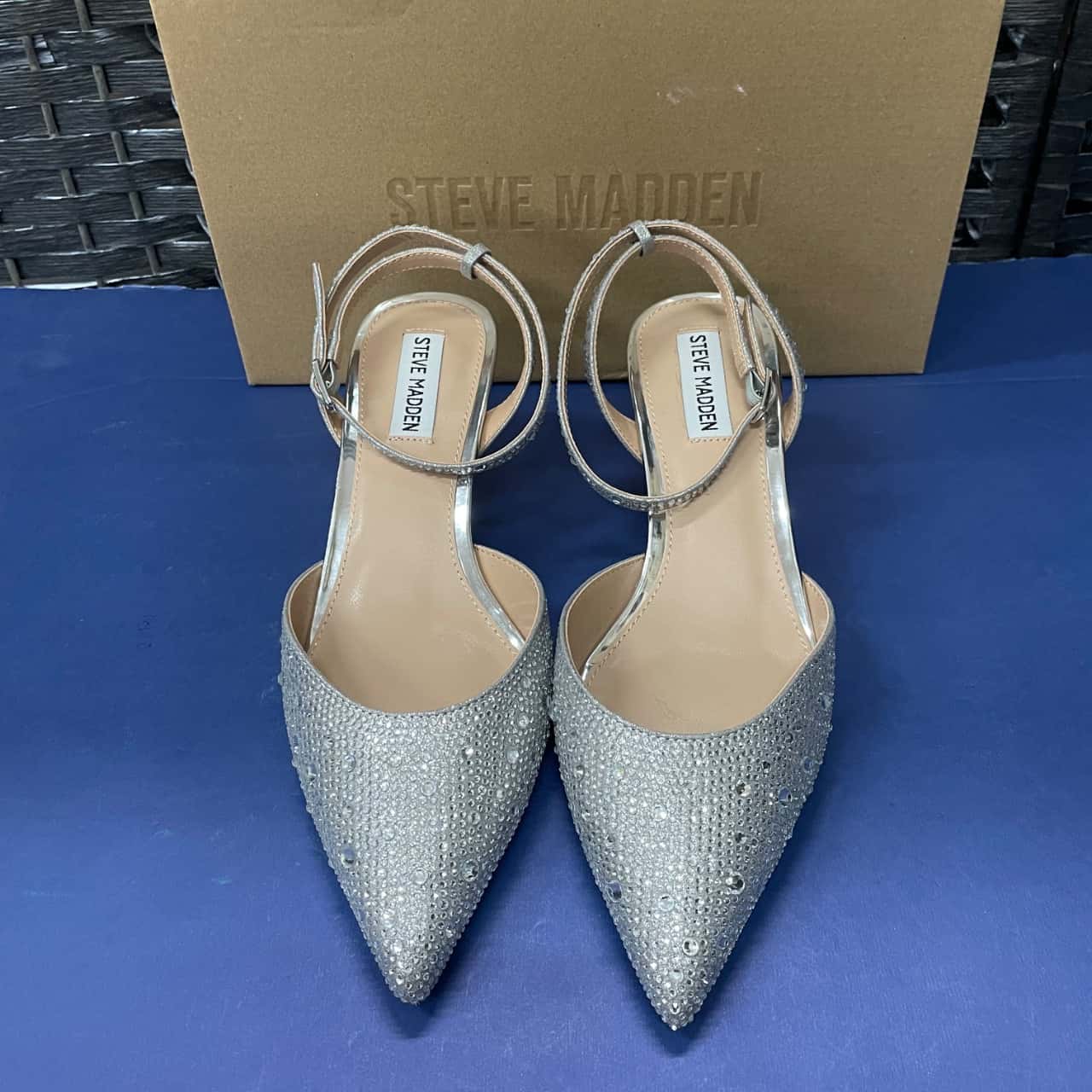 Steve Madden Womens Size 9 Silver kitten heel shoes(s)