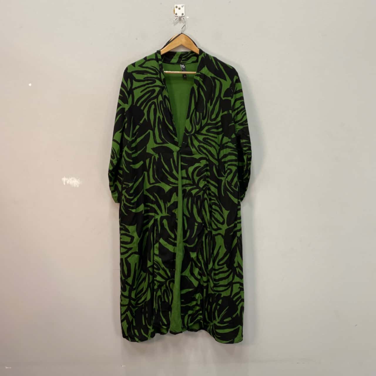 Taking Shape Womens Size 16 Long overShirt Black / Green (s)