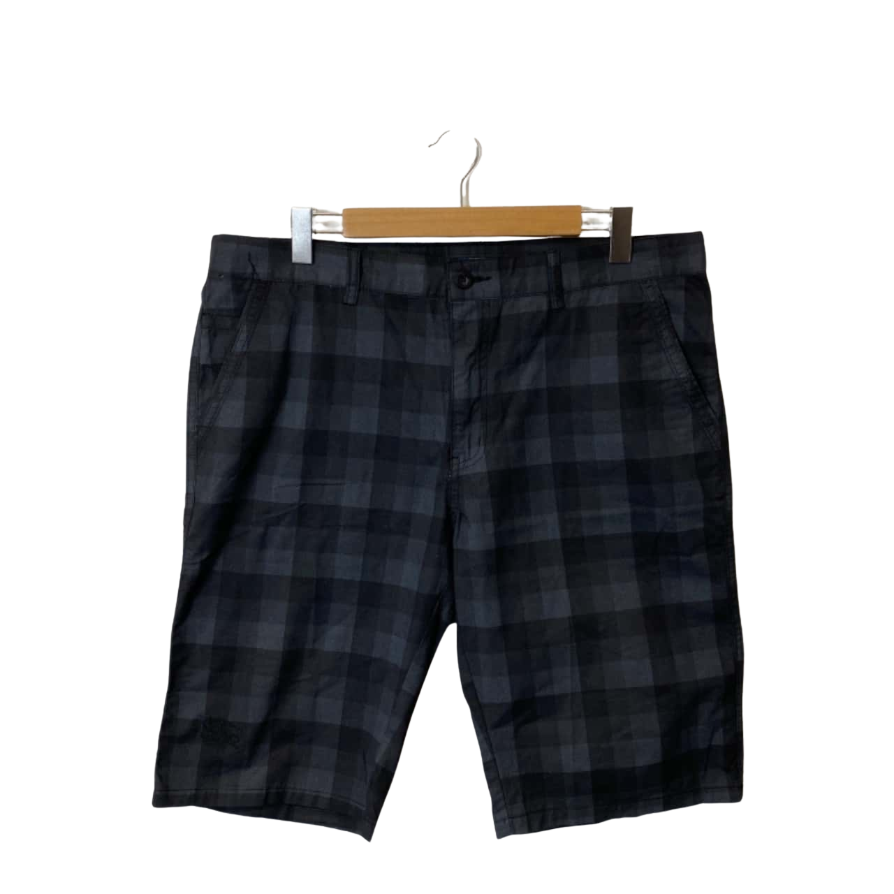 B Berry Size 38 Black / Checked / Grey shorts(s)