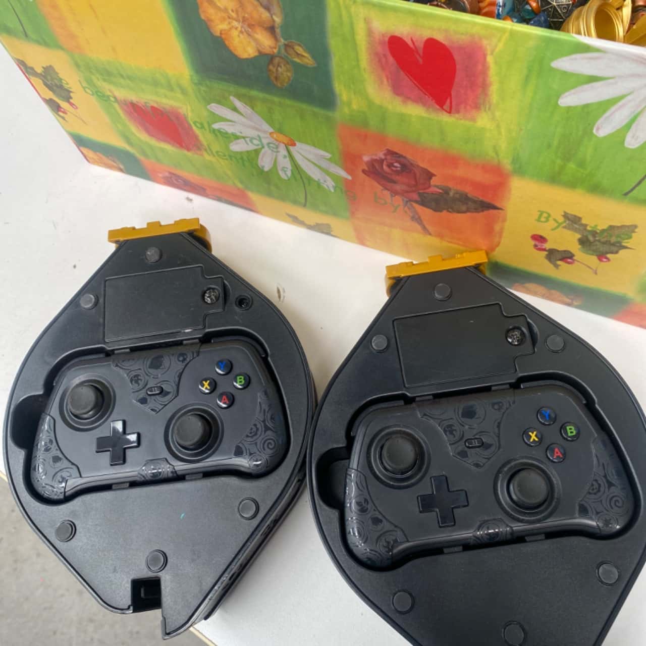 Assorted skylanders & skylander trap team mobile x2