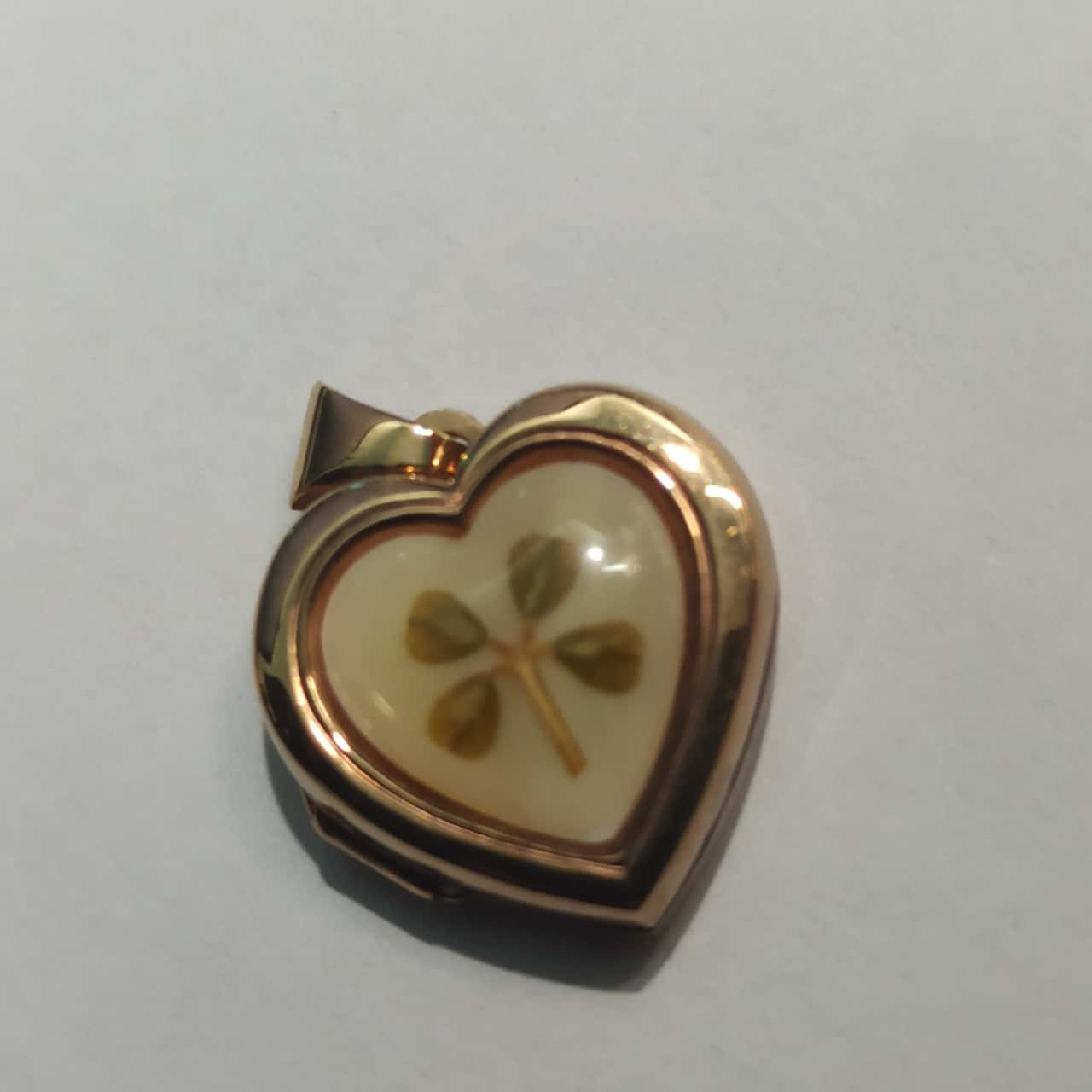 9ct Gold Heart Locket with Clover Design (s)