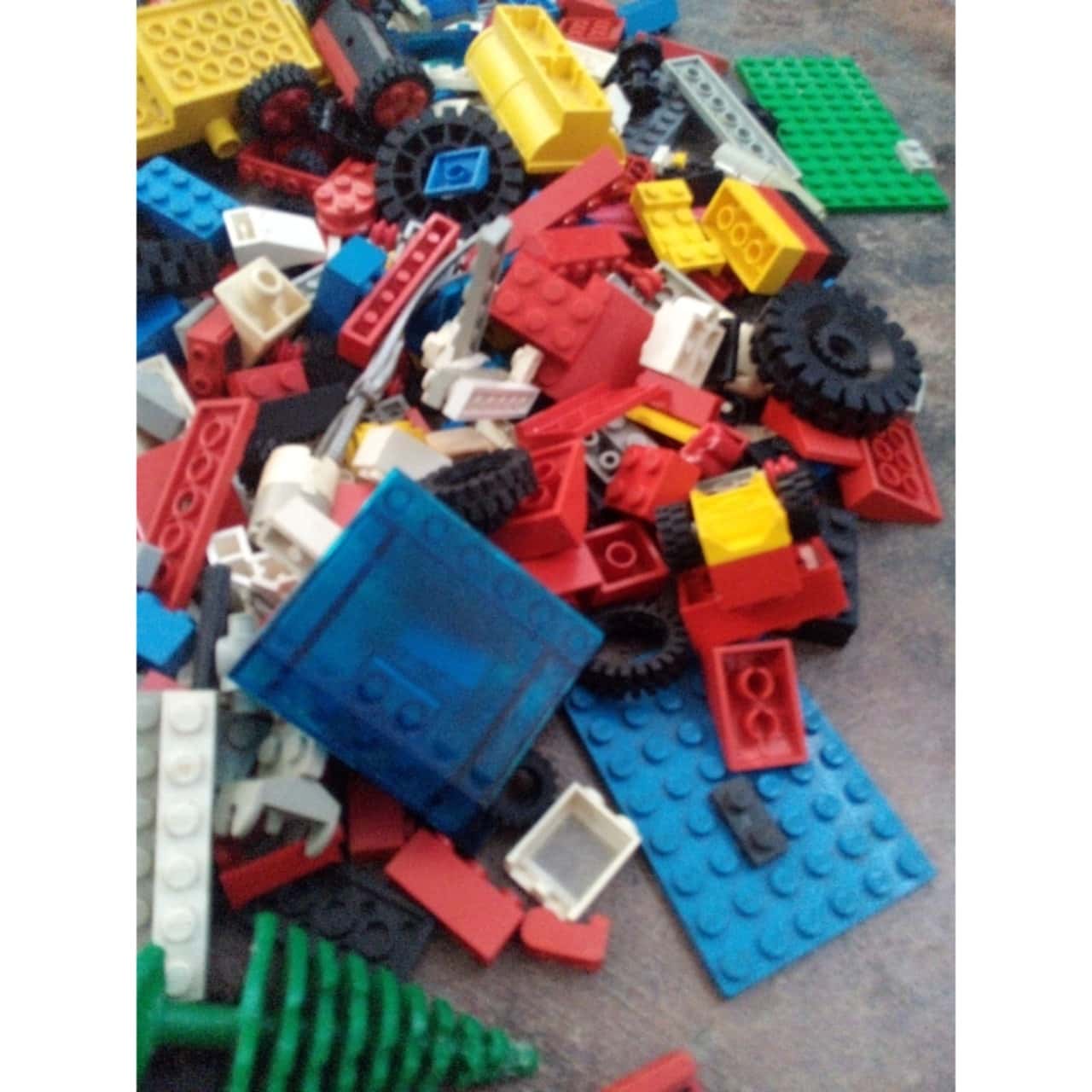 LEGO Bundle (2) Assorted RETRO! FUN! Over 2 Kilograms!(s)