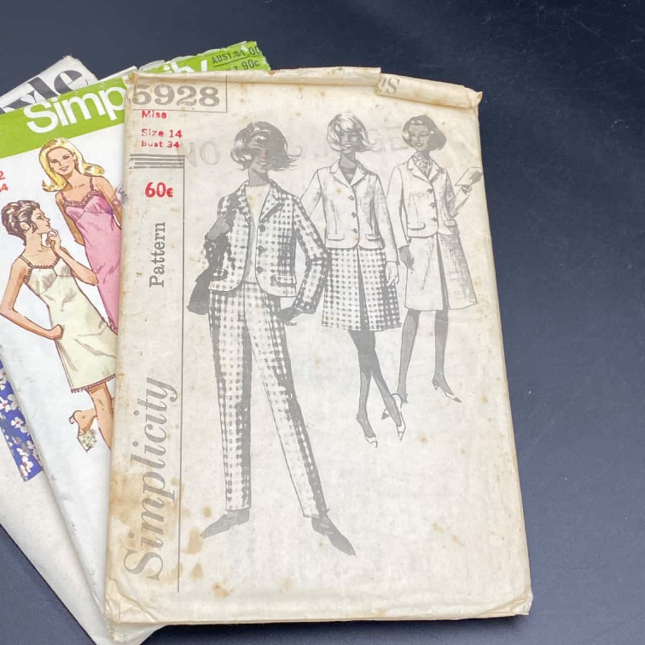 Set of 6 Vintage Womens Sewing Patterns(s)