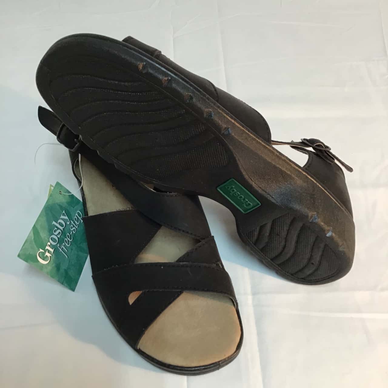 Grosby Womens Size 8 Black Sandals (s)