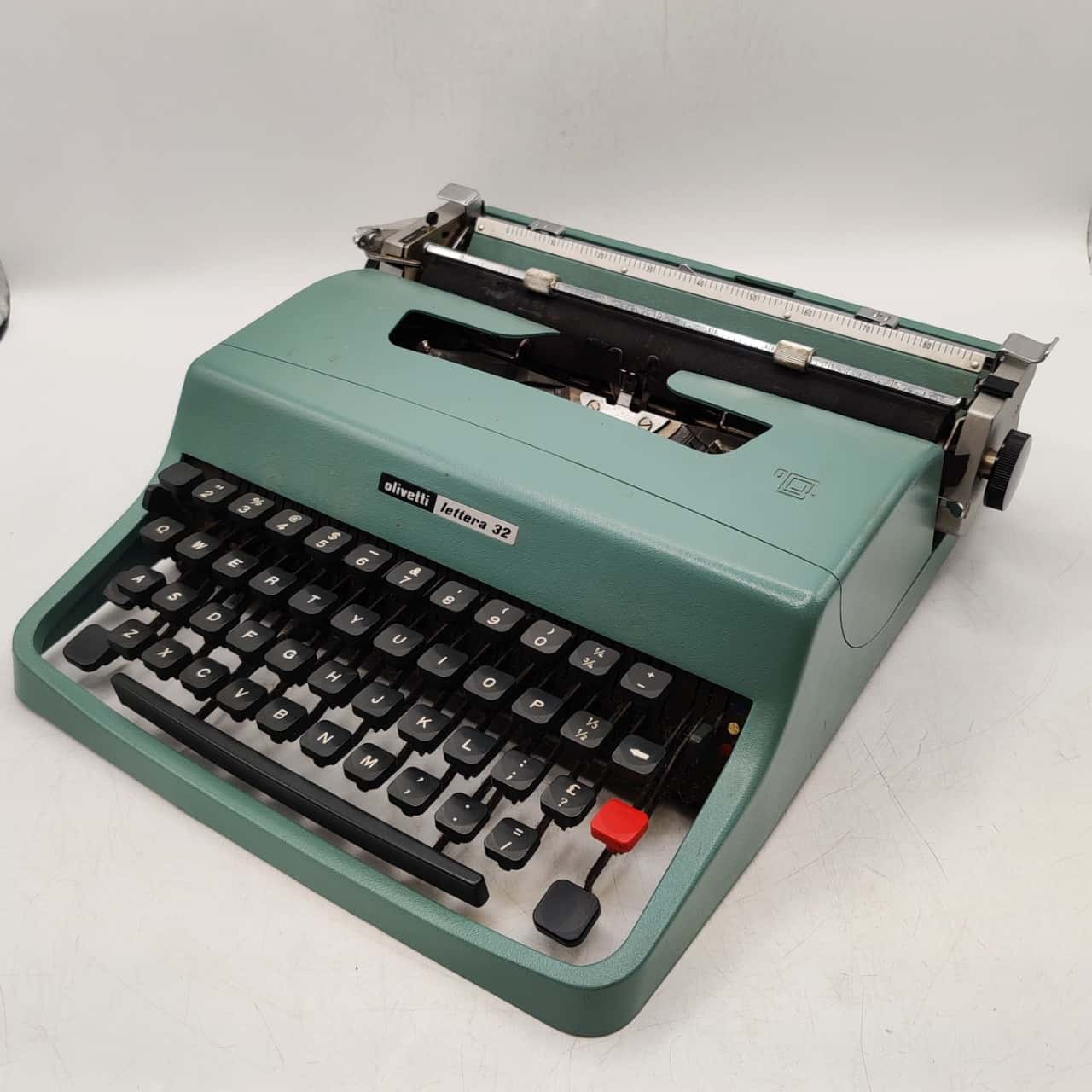 Vintage Olivetti Lettera 32 Typewriter In Carry Case - Made In ...