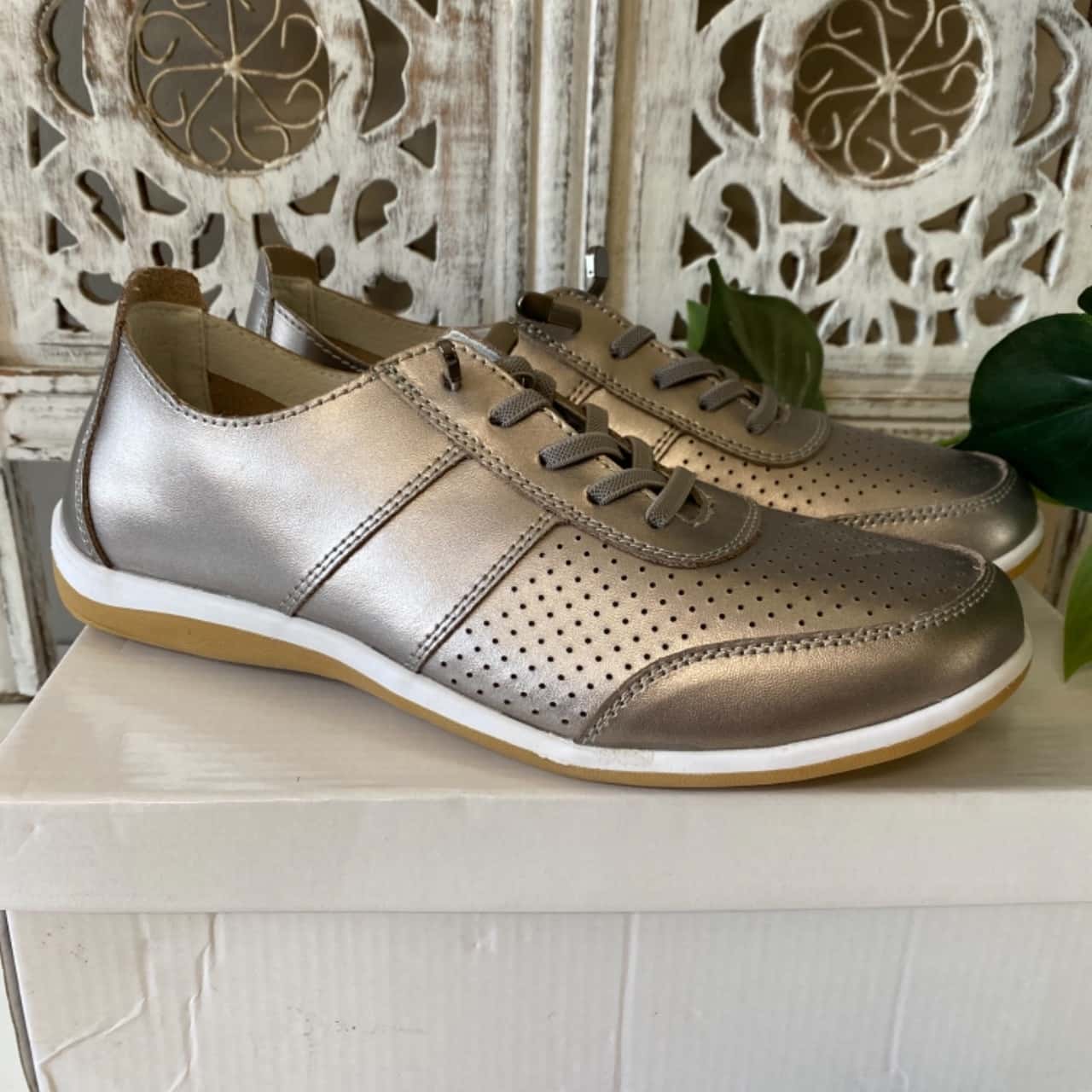 Victoria Hill Women's Size 10 Pewter Elastic Lace Sneaker - New In Box(s)