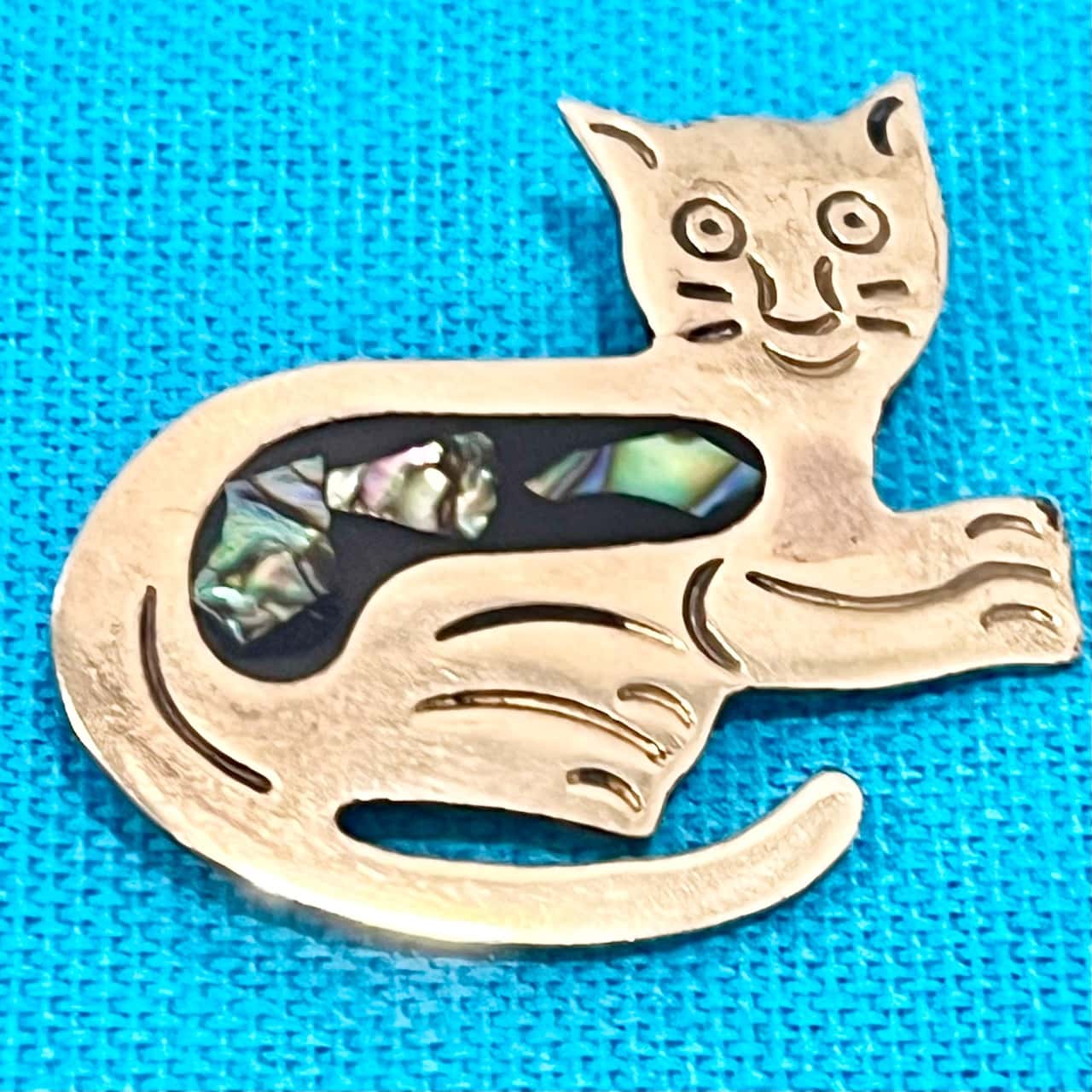 Alpaca Mexican Silver Pussy Cat w/ Paua Shell Inlay(s)
