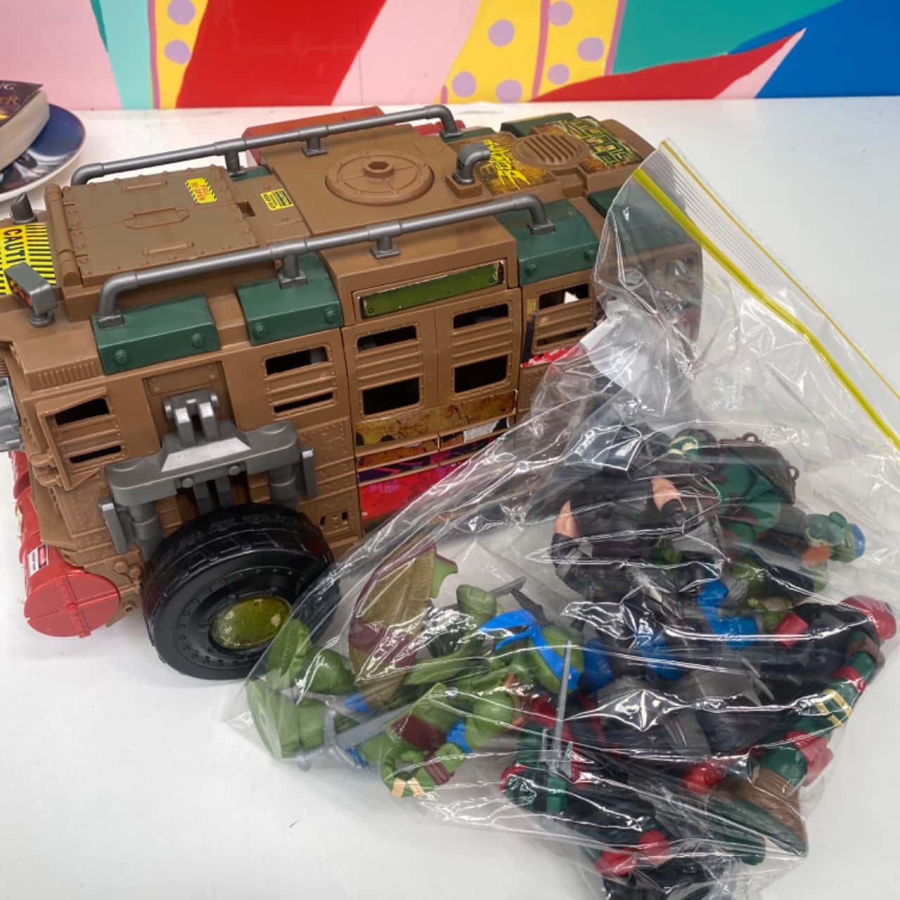Ninja Turtles Truck & Assorted Figures (s)