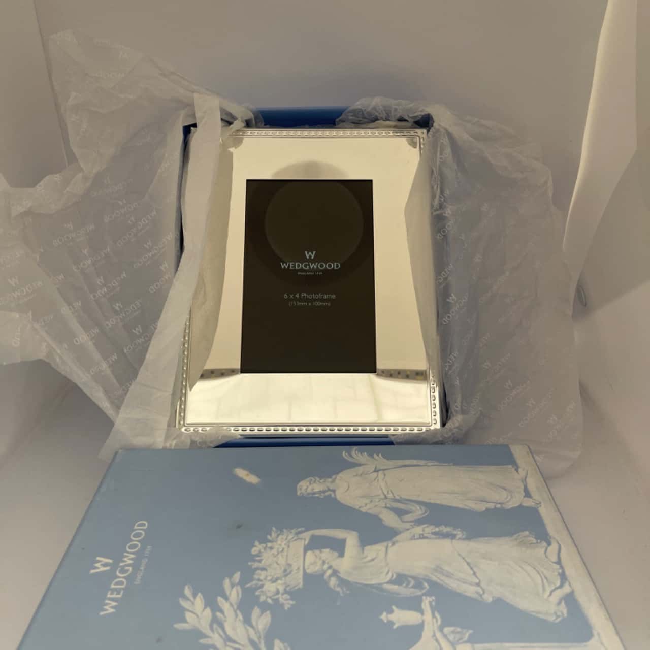 wedge wood, England photo frame 150 MMM X 100 (b5)MM(s)