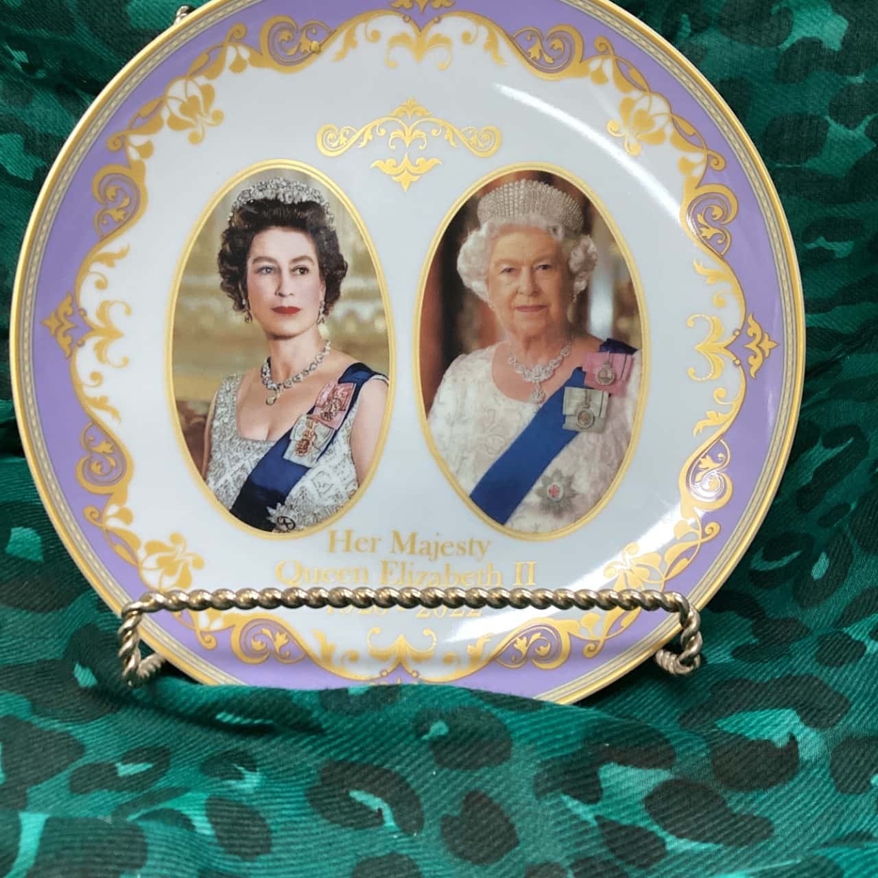 HM Queen Elizabeth commemorative plate