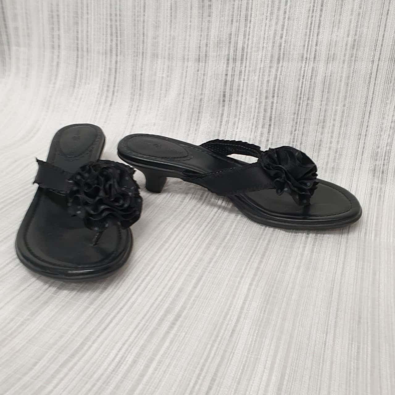 Linsey Phillips Super Cute Black Ruffle Bow SwitchFlops Size 8 - Brand ...