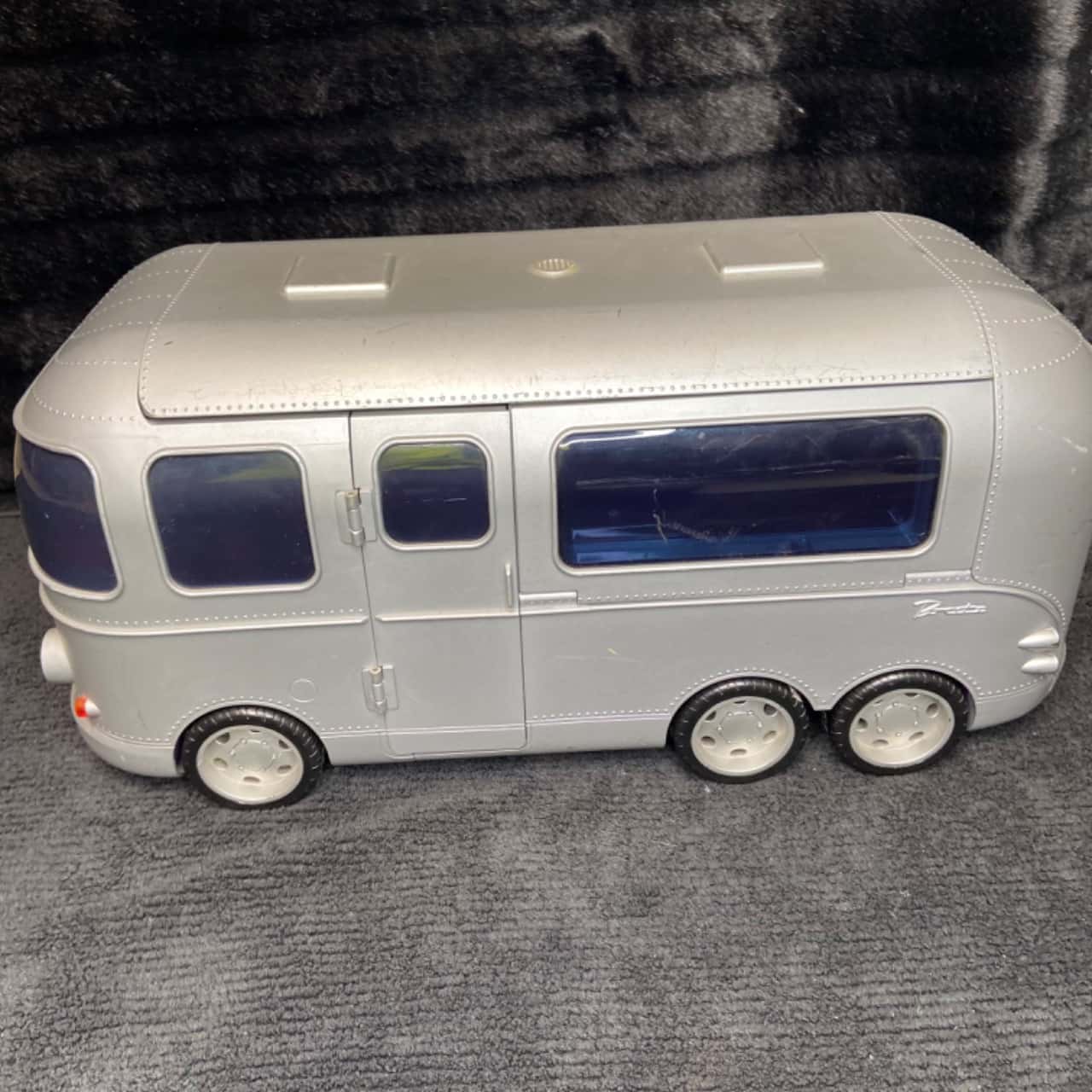 Bratz World Tour: 24 Inch Tour Bus - Silver