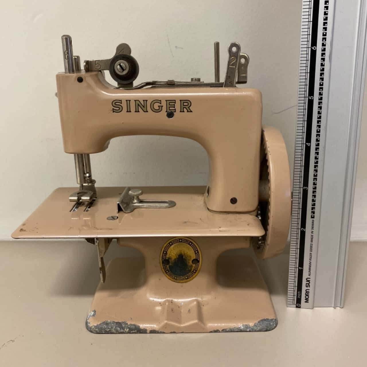 Vintage Singer Sewing Machine, Mini Childs Model 20 with Original Clamp ...