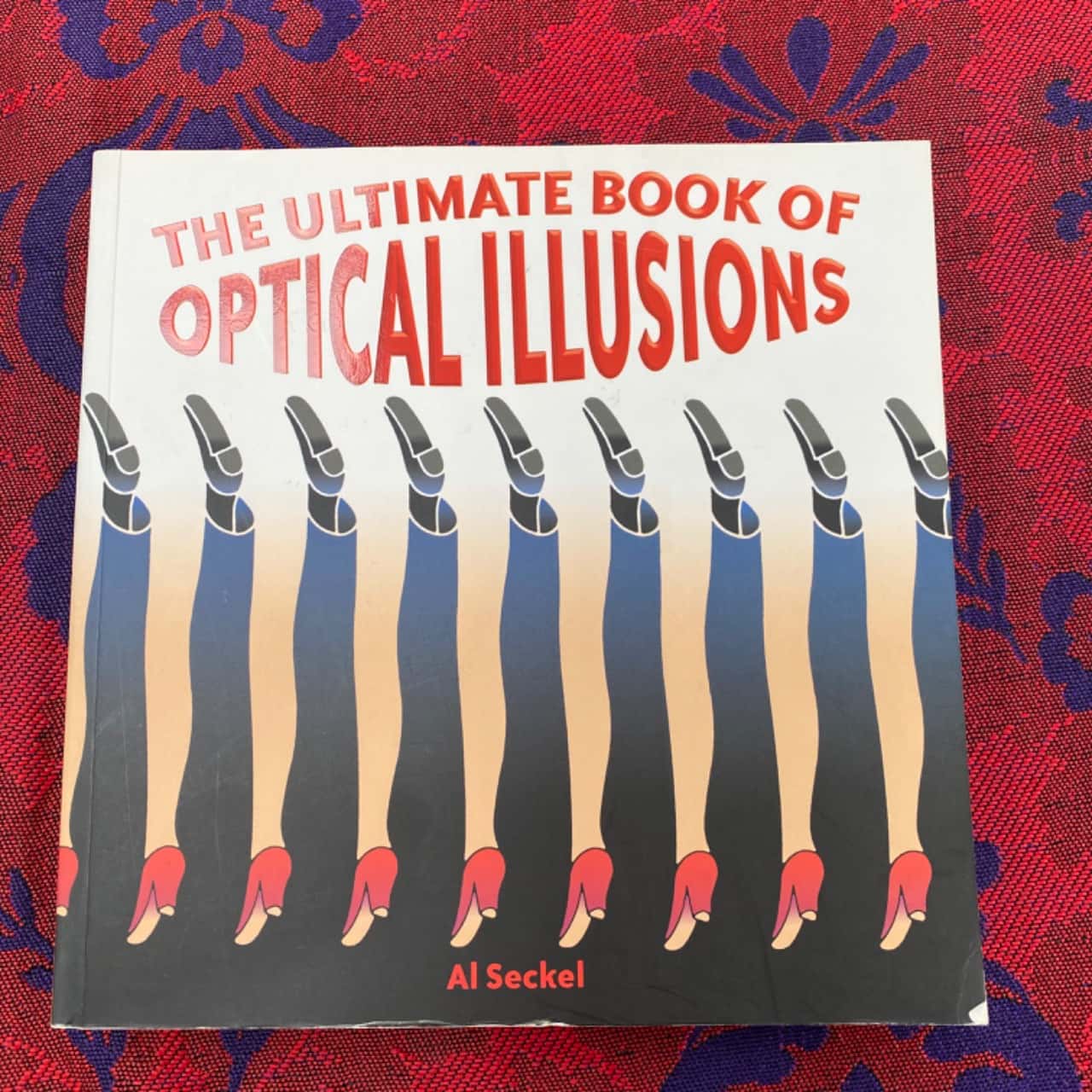 The ultimate book of optical illusion (s)