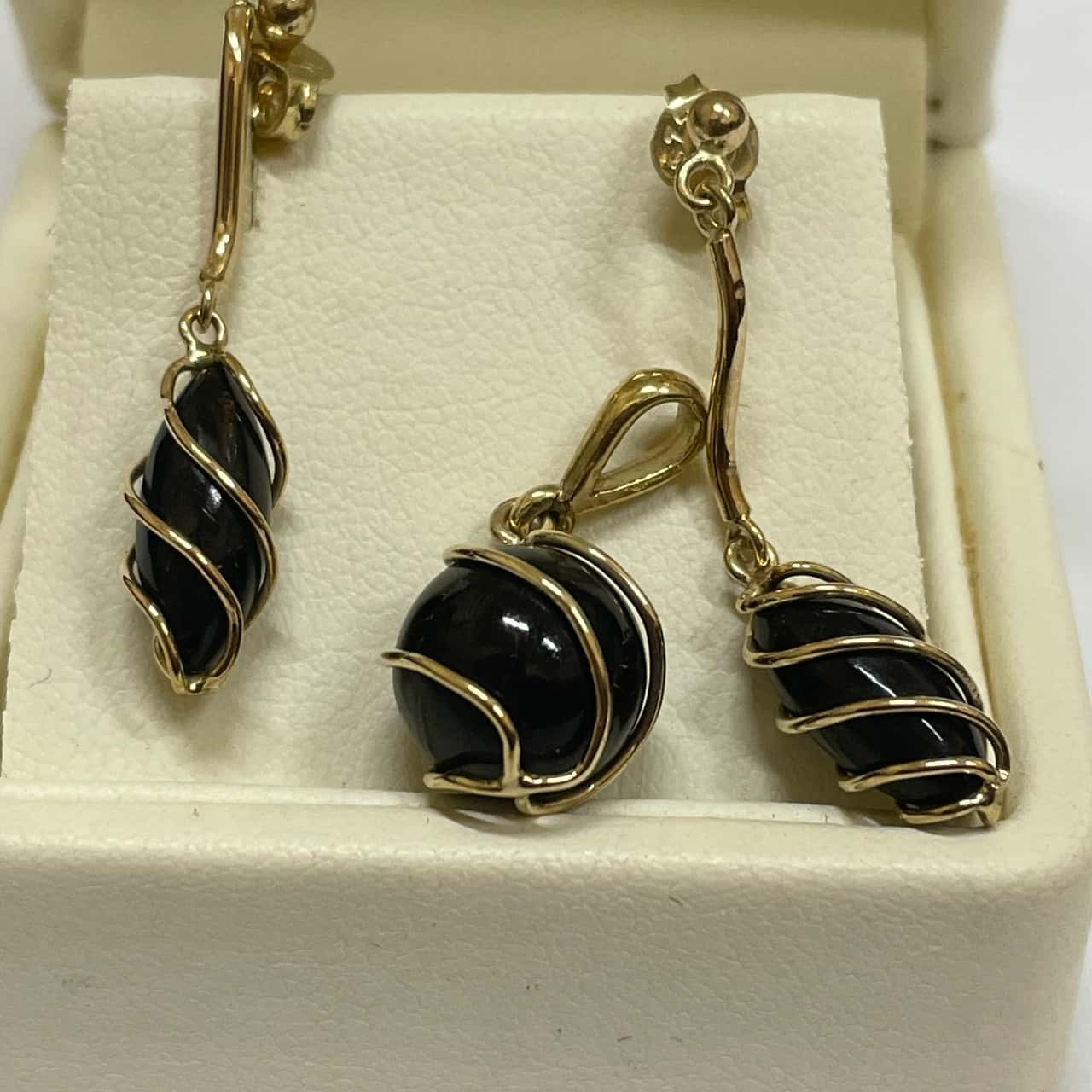 Women's 9ct Gold (375) Pendent and 9ct Gold Hanging Earrings with Black ...