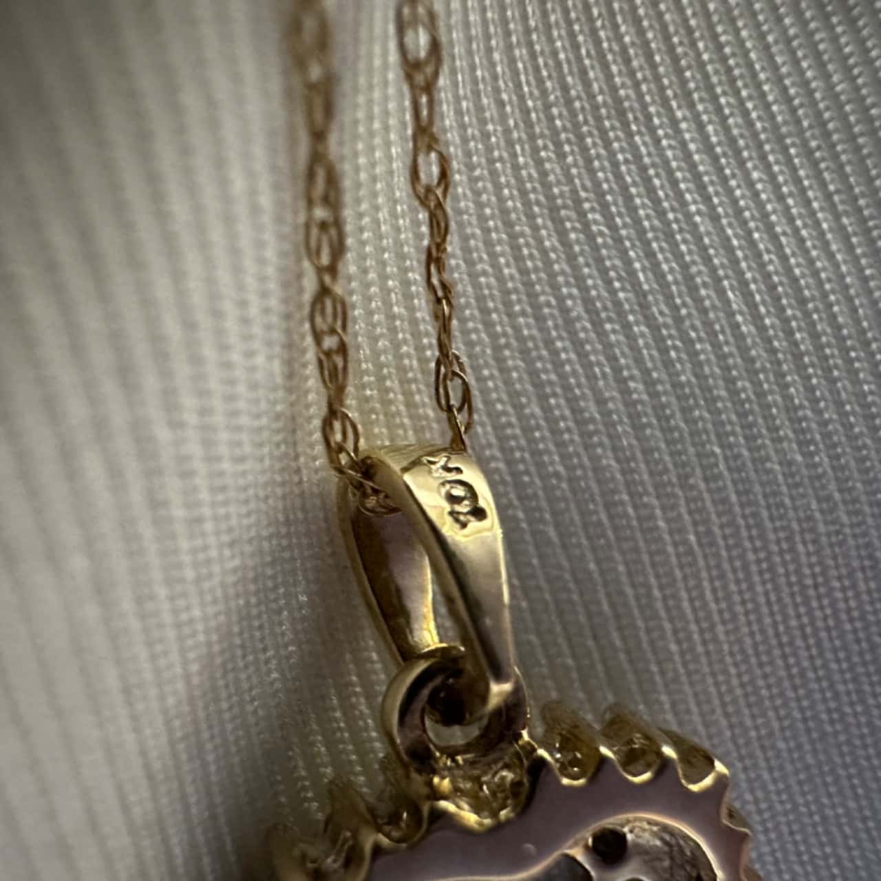 10ct Gold Diamond Heart Pendant with 10ct Gold Necklace (s)