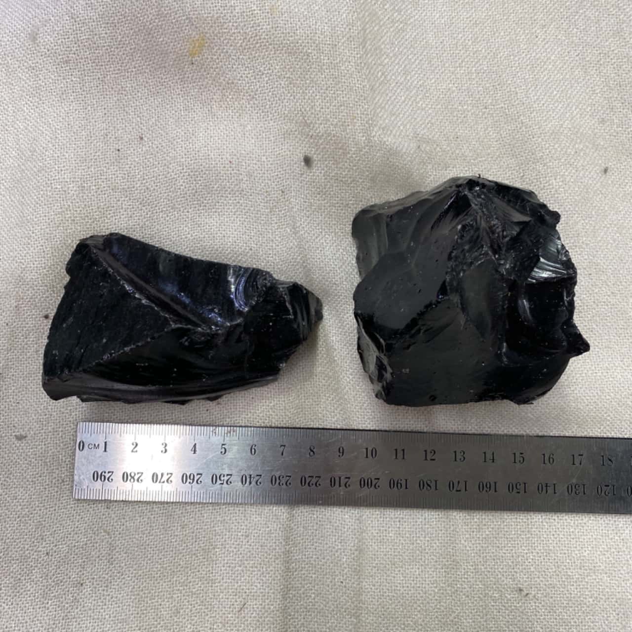 1 Kg of Raw Obsidian Chunks(s)