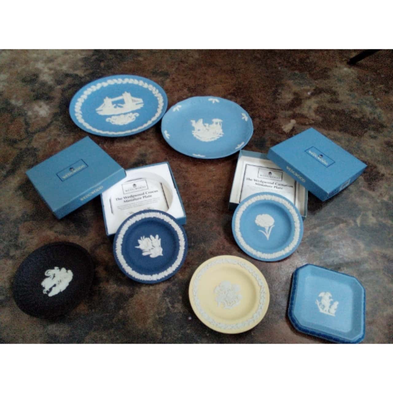 Wedgwood Plate Bundle(s)