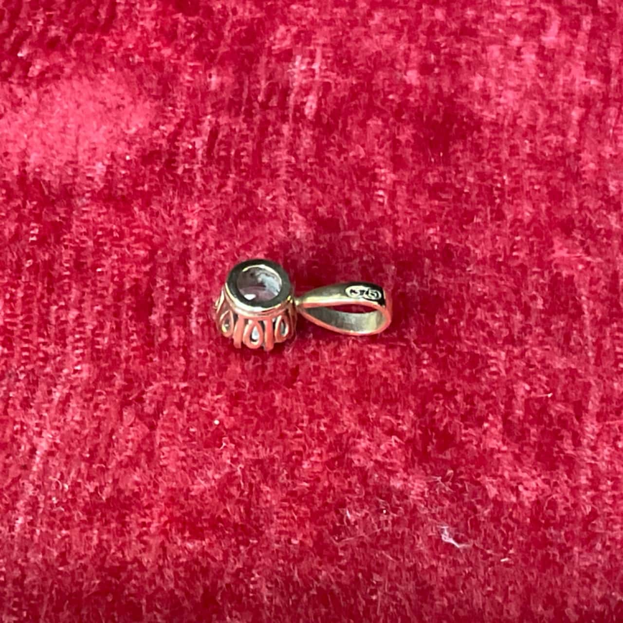 9ct Yellow Gold (375) Pendant (s) - Used As New | Salvos Stores