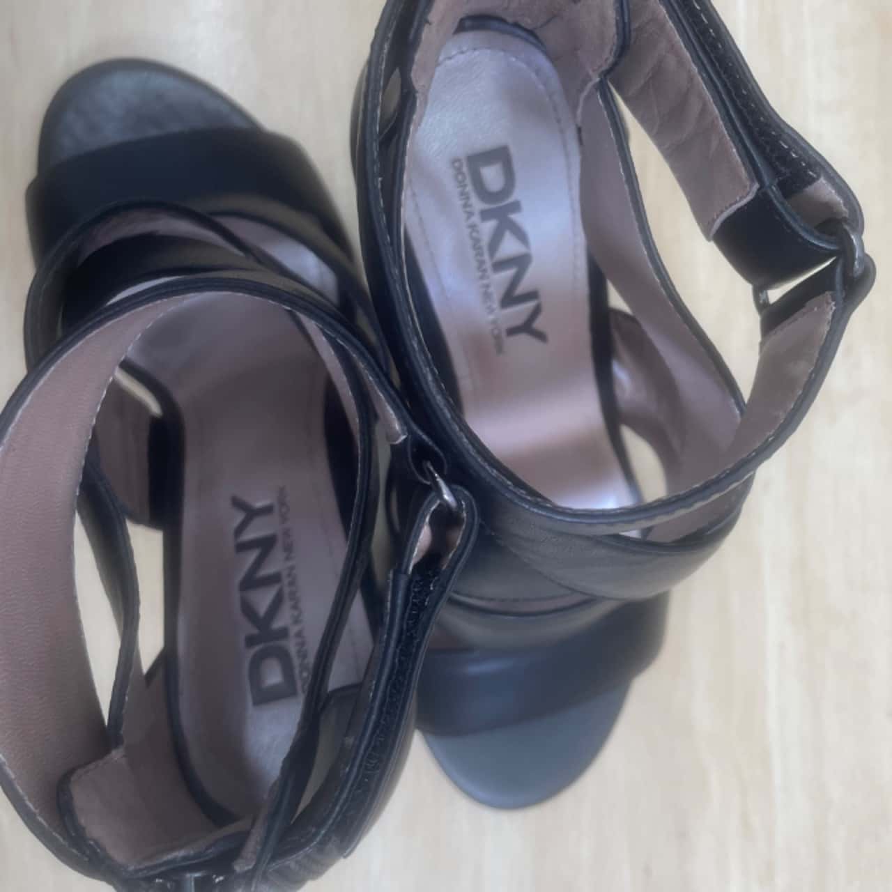 DKNY Womens Size 6 Black Shoe (s)