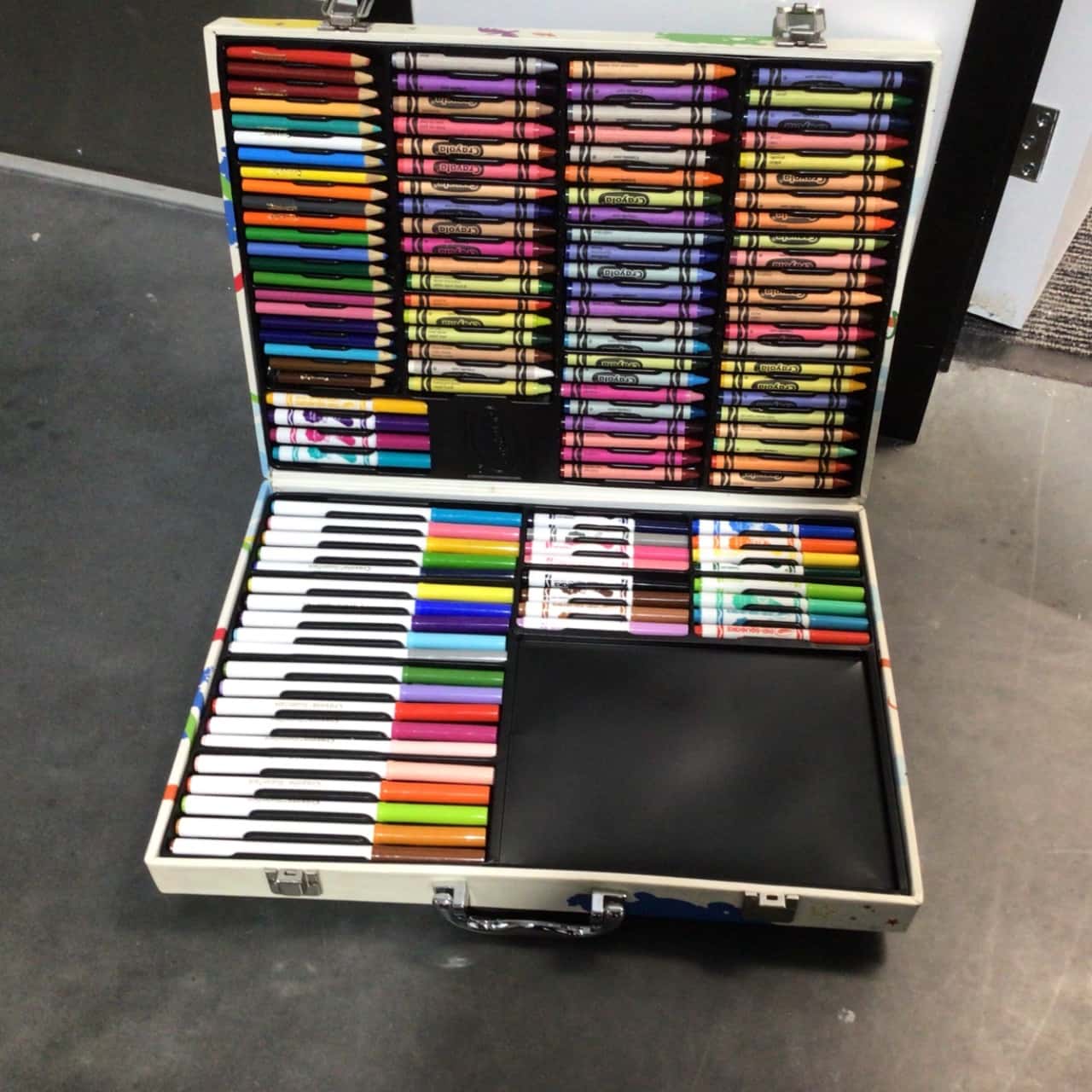 Crayola Pencil , crayon, texta set in case(s)