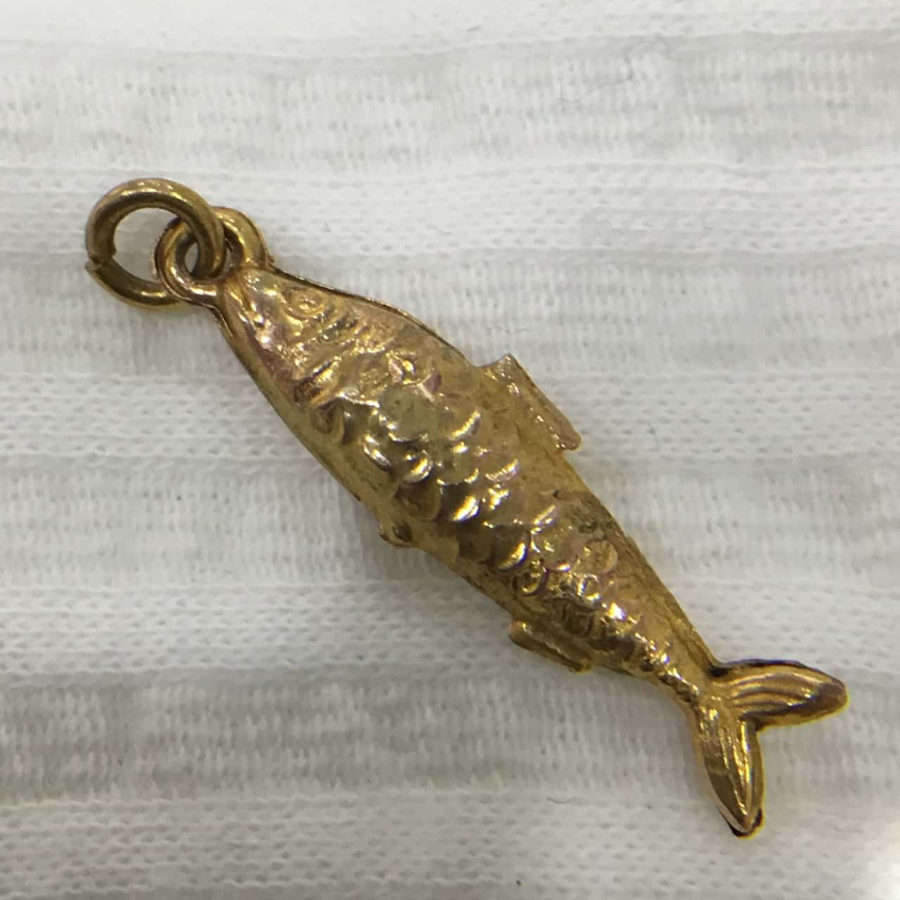 9CT 9K 375 Gold Fish Pendant 0.52 grams with UK marks/stamps(s)