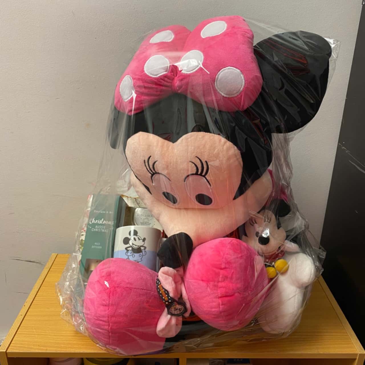 REDUCED Minnie Mouse/Mickey mouse gift pack- please read description (s)